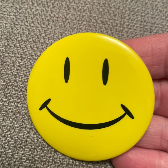 Accessories | Vintage Smiley Face Pin Button | Poshmark